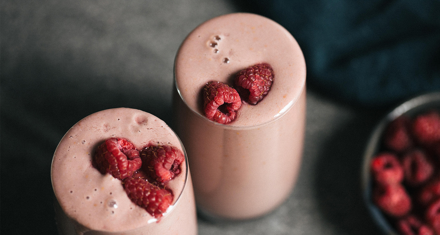 Mix Up This Nutritious Berry Matcha Smoothie Recipe